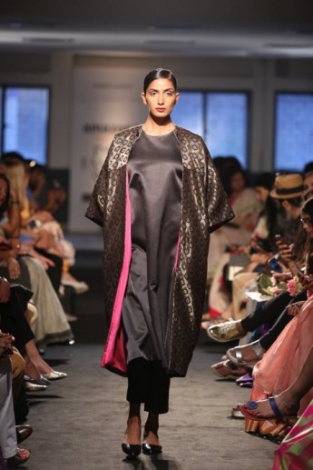 Opening Show: Raw Mango Redefines Colour and Structure At AIFW 2015 ...